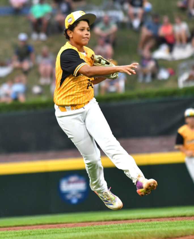 Florida defeats Washington at Lamade Stadium 6-1 on Friday night | News ...